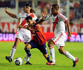 River llegó a la cima del clausura con un gol sobre la hora del tanque ...