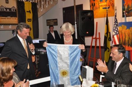 Emotiva despedida de la Presidenta Honoraria del Tigre Boat Club, Shan ...