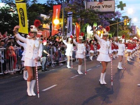 Alparamis realizó en Vicente López su tradicional desfile mágico - www ...