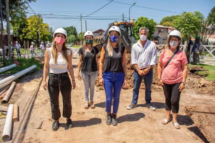 Malena Galmarini recorrió en Tigre una obra de cloacas que beneficiará a más de 14.000 ...